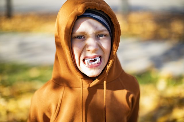 How to Mix Putty for Vampire Fangs | ehow