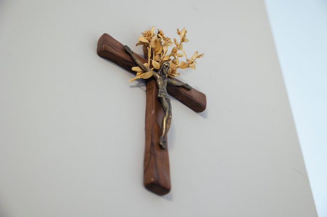 How to Make a Cross With the Right Dimensions | ehow