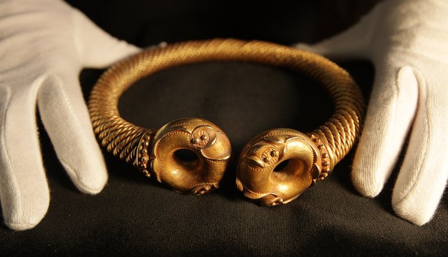 How to Make a Celtic Torc | ehow