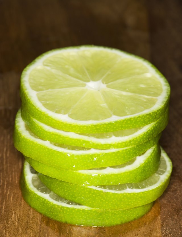 How to Make a Centerpiece With Lime Slices | ehow